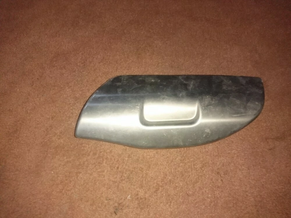 Заглушка буксировочного крюка правая , Заглушка стальна нижнього ...